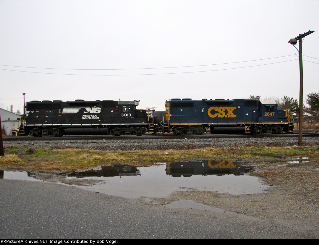 NS 3013 and CSX 2647